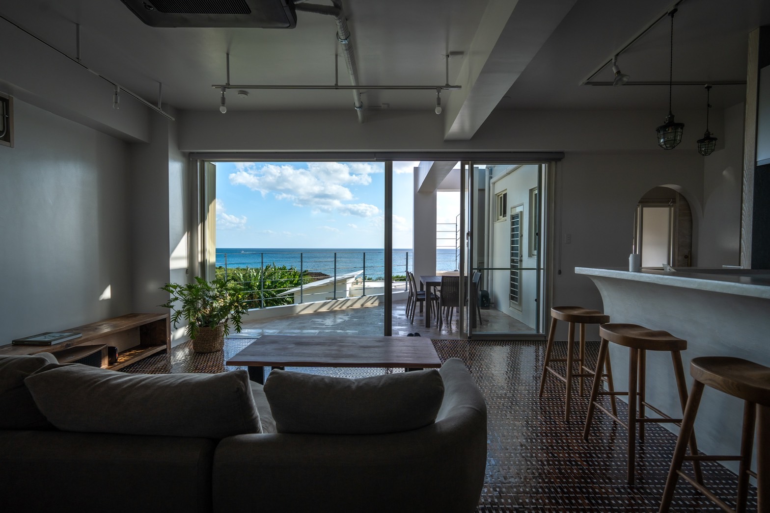 WORKS17 – Cruise Room DESLIE 伊良部島 | 都一級建築設計事務所 – 宮古島の新築一戸建、商業施設、マンション ...